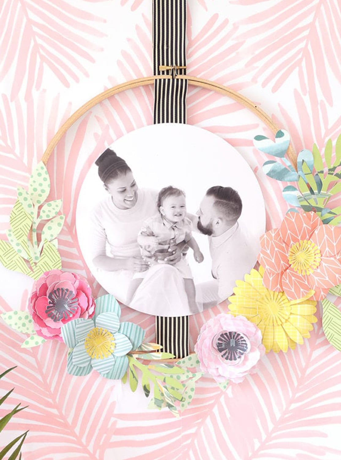 Unexpected Uses for a Crafting Classic: 19 Embroidery Hoop Crafts