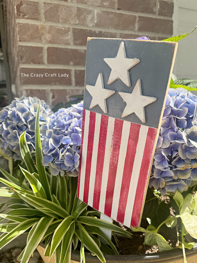 Patriotic Garden Stake Craft - The Crazy Craft Lady